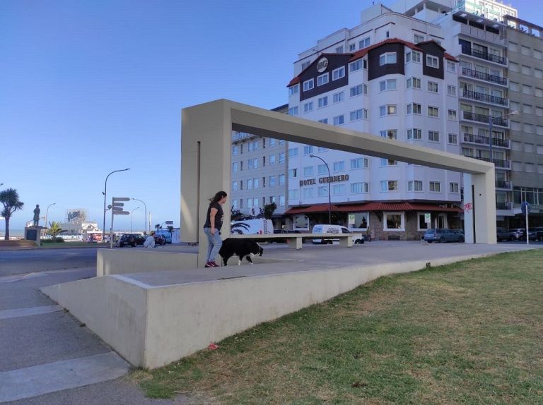 Proyecto para emplazar un monumento al Dibu Martínez | Infobrisas ...