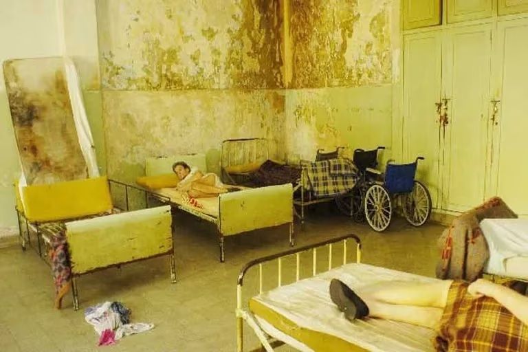 "No deberían existir más los manicomios donde se ven maltratos y ...