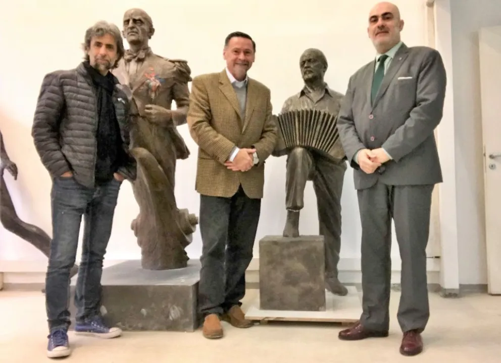 Sui Generis: diez años de una estatua que habla de la historia ...